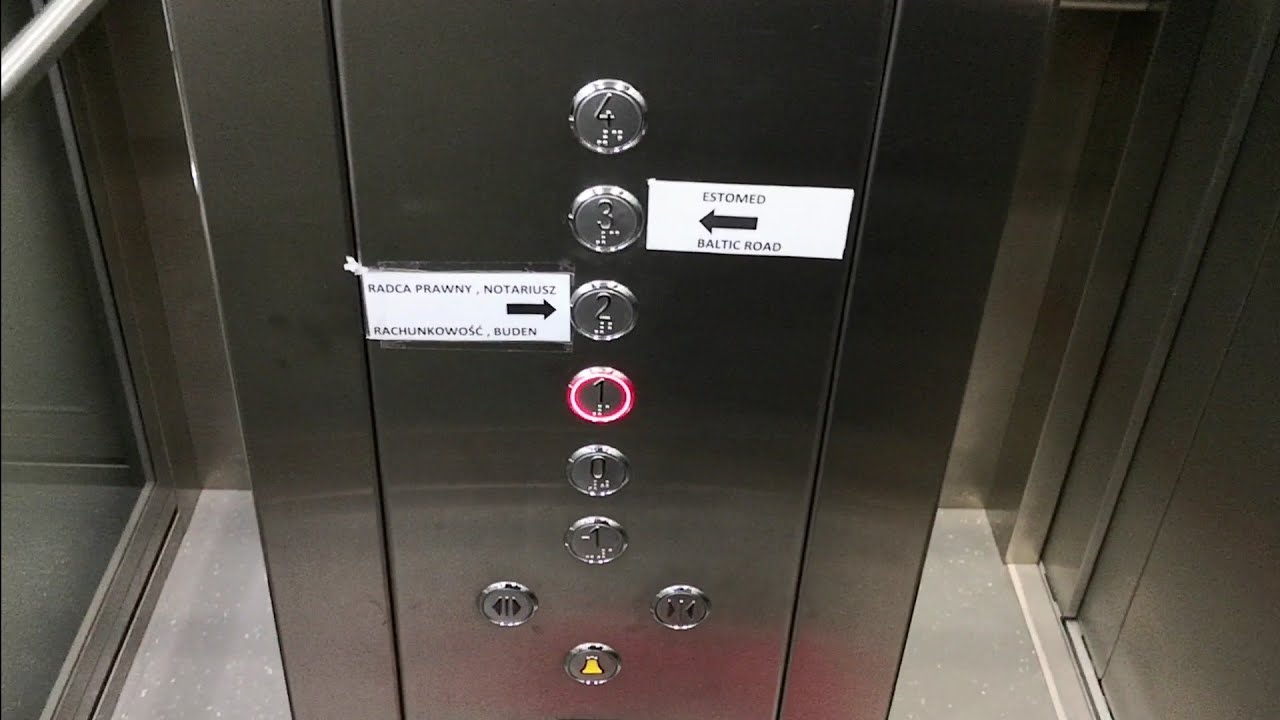 Winda niemarkowa Lift Projekt z 2019 roku z nietypowymi drzwiami, Hynka ...