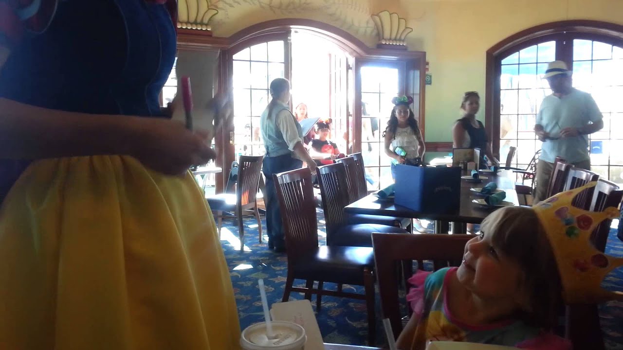 Princess lunch - Snow White - YouTube