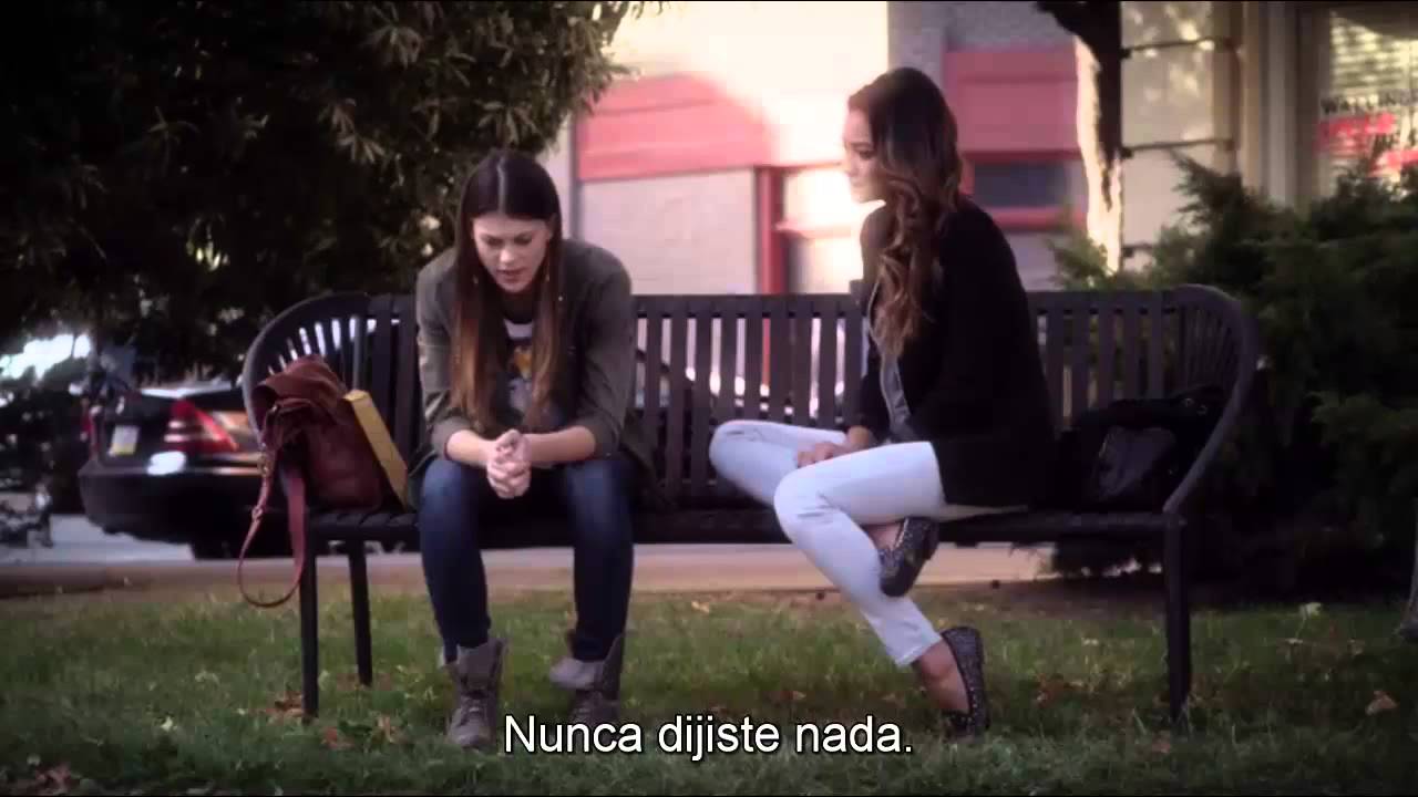 PLL - Emily tells Paige that Alison is alive SUBTITULADO 4x21 "She's ...