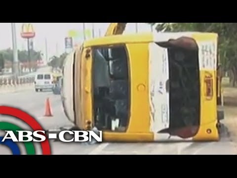 40 injured from bus accident at SLEX - YouTube