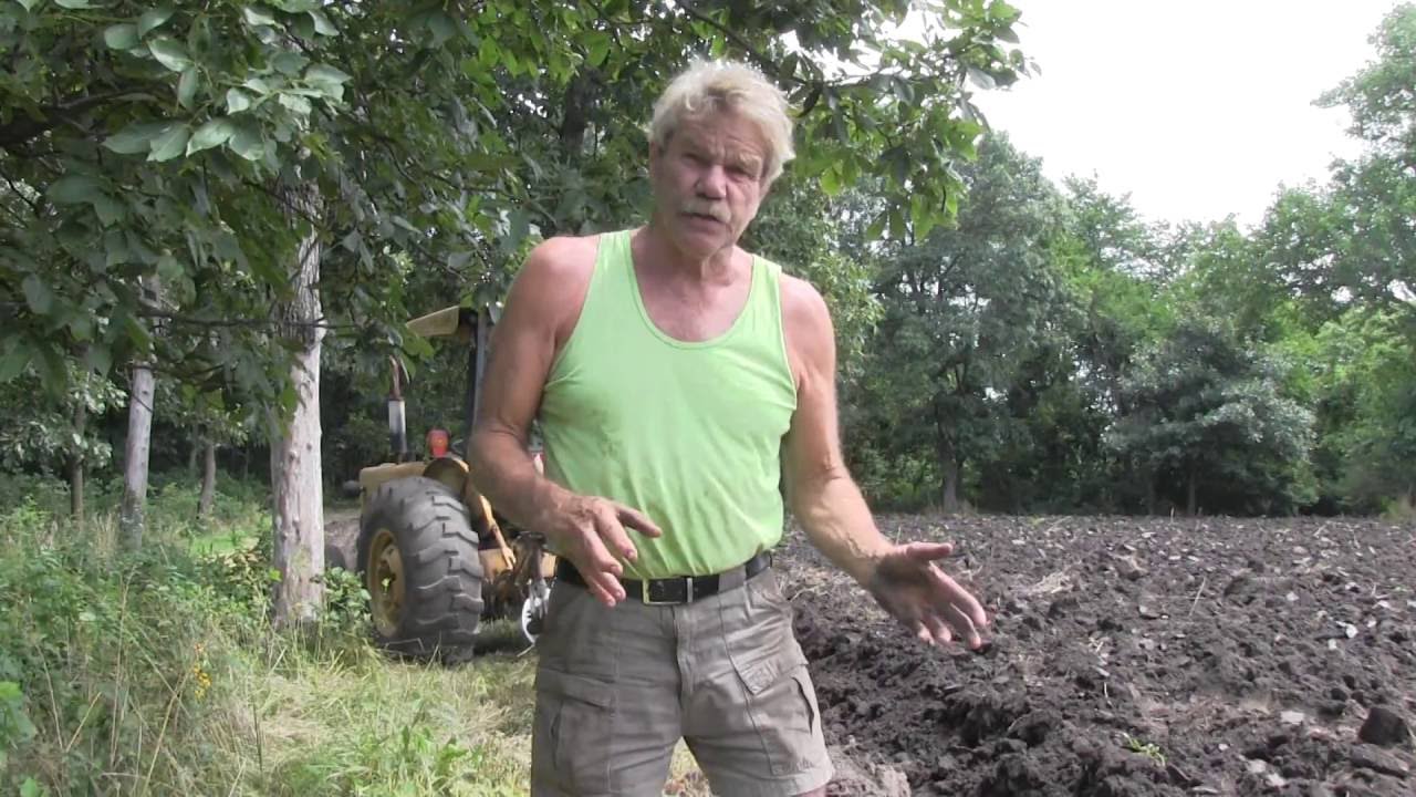 2016 Fall Food Plots Plowing with Don Mealey - YouTube