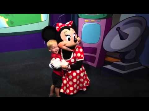 Vaughn Mars Meets Minnie Mouse at EPCOT - YouTube