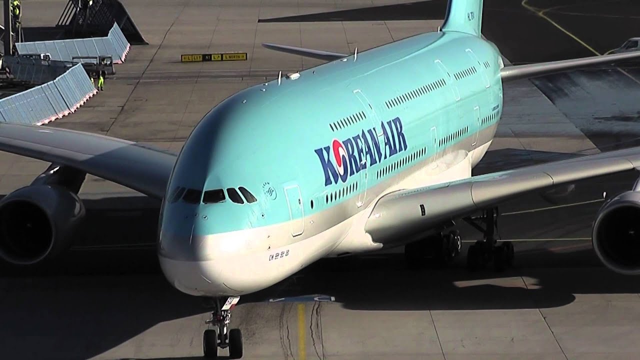 Korean Air A380 Water canon salute || Frankfurt Airport - YouTube