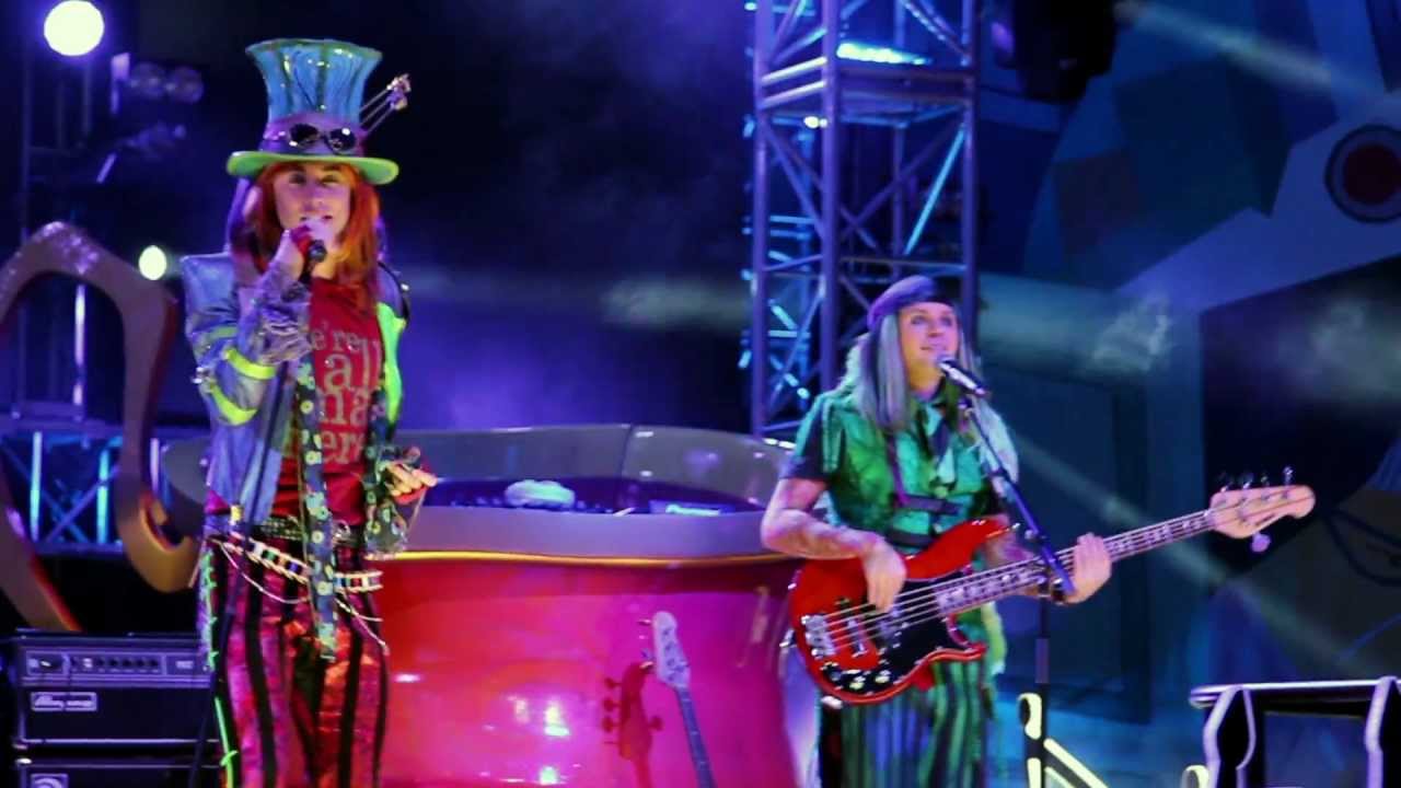 Mad T Party Band "Get Down Tonight" HD 2013 - YouTube