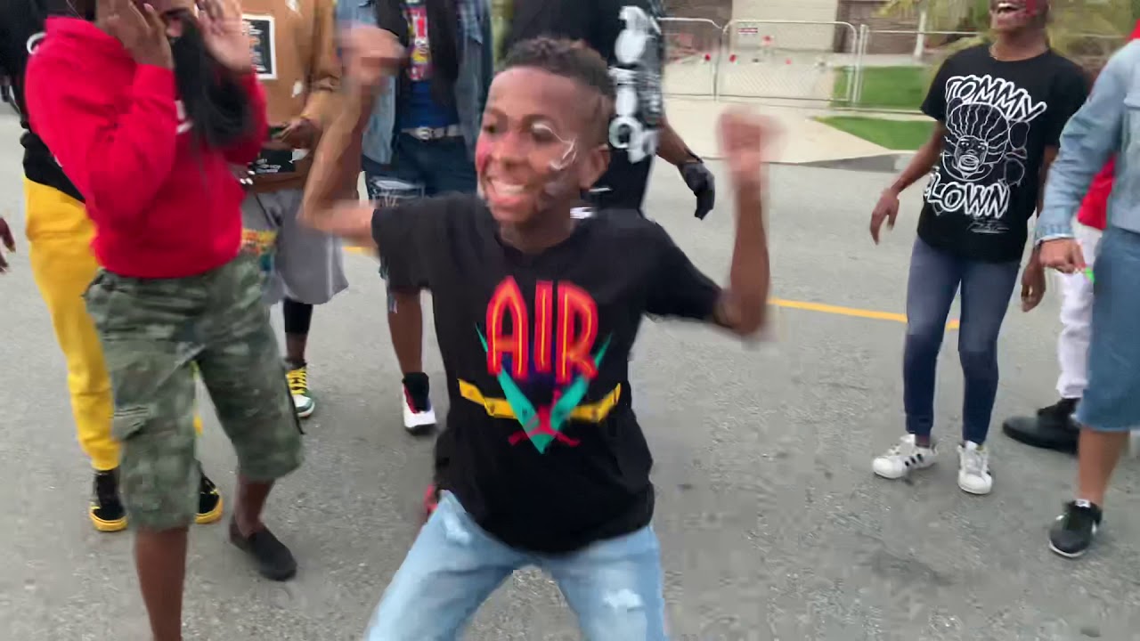 These CLOWN DANCERS are unstoppable l TOMMY THE CLOWN l ...