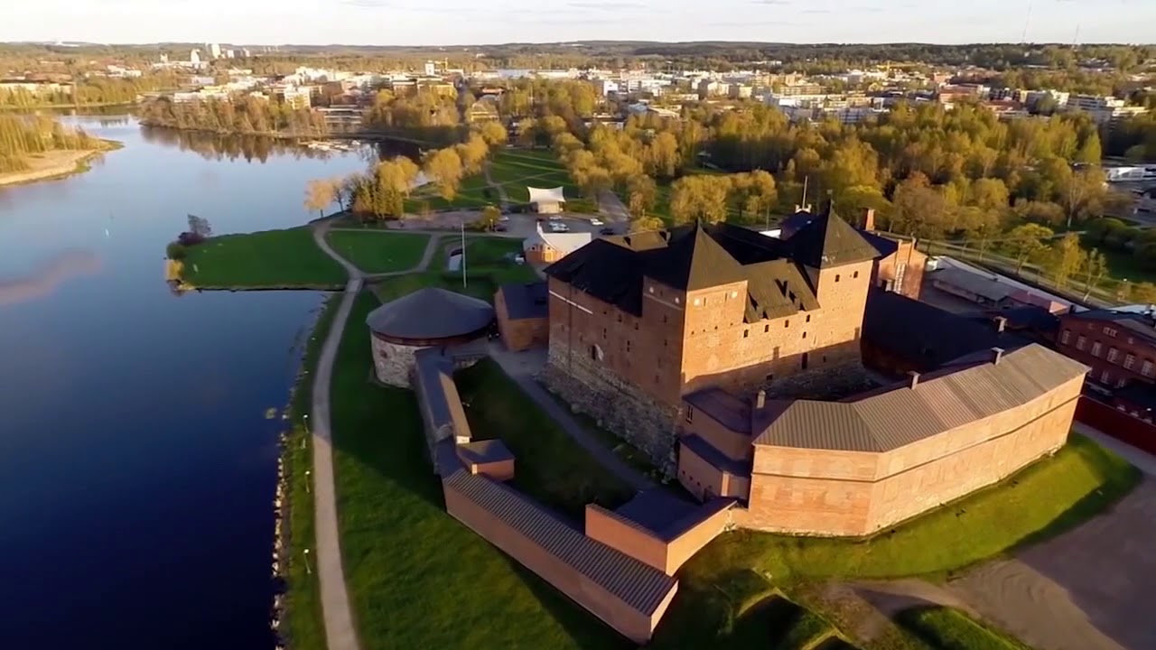 Hämeen keskiaikainen linna Vanajan rannalla - YouTube