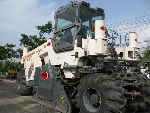 Wirtgen WR 2500 S Cold Milling Soil Stabilizers "Walk Around" - YouTube