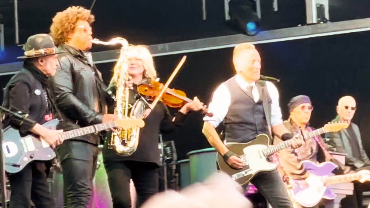 Bruce Springsteen – Lonesome Day – Live in Dublin 2024 - YouTube