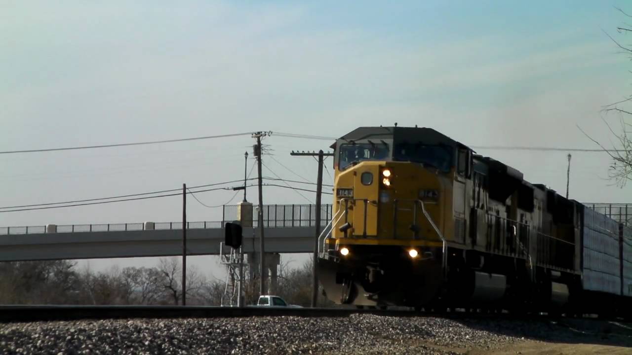 UP 8143 leading the M-FWEW in Midlothian, Tx. © - YouTube