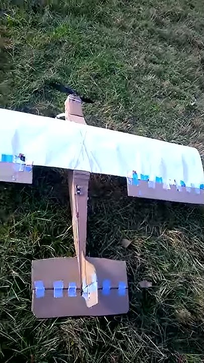 Самолет из картона пуск 2 - YouTube