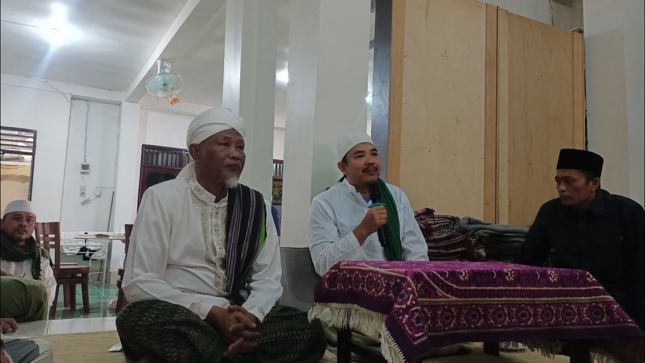 KHR. MUHAMMAD KHOLIL AS'AD DI YAYASAN PONDOK PESANTREN MANHALUL MA'ARIF ...