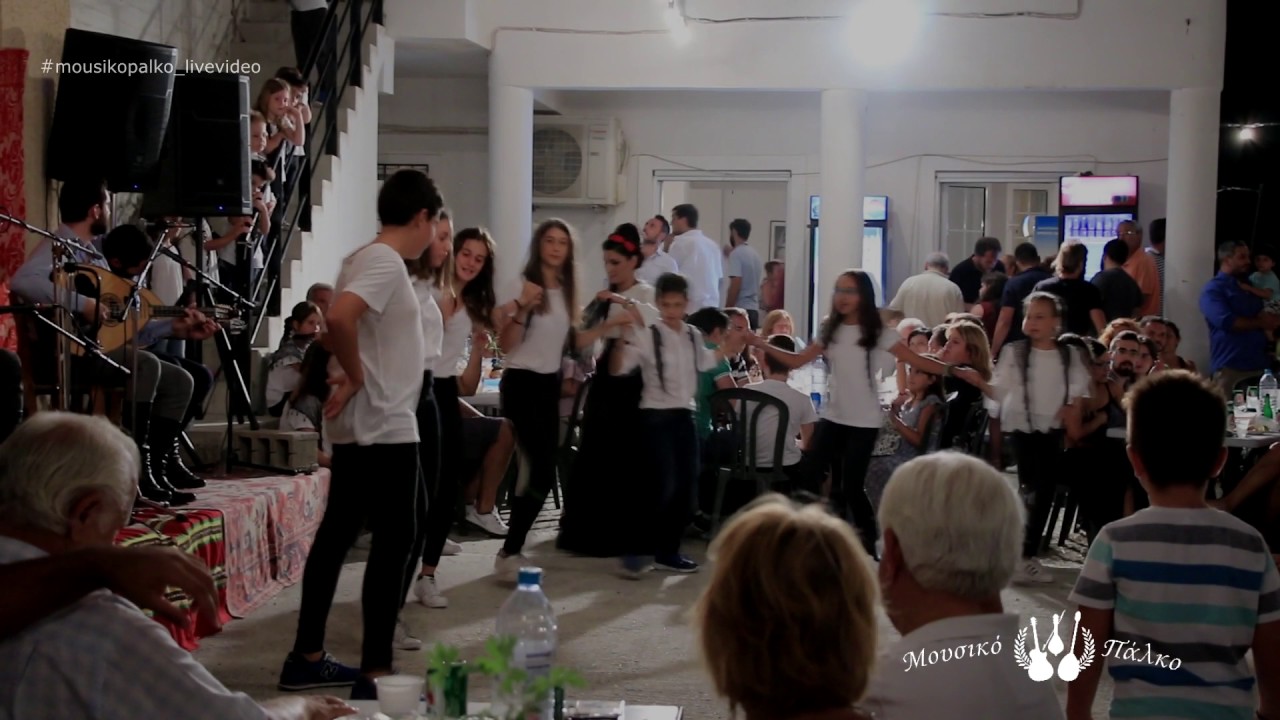 Ο Αλέξανδρος Παπαδάκης Παίζει για τα παιδιά του Πάνω χωριού 5/8/2017 ...