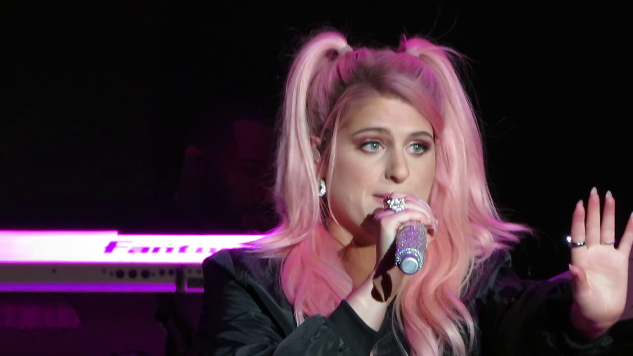 MEGHAN TRAINOR - ALL ABOUT THE BASS - LIVE SAN DIEGO 5-11-2018 - YouTube