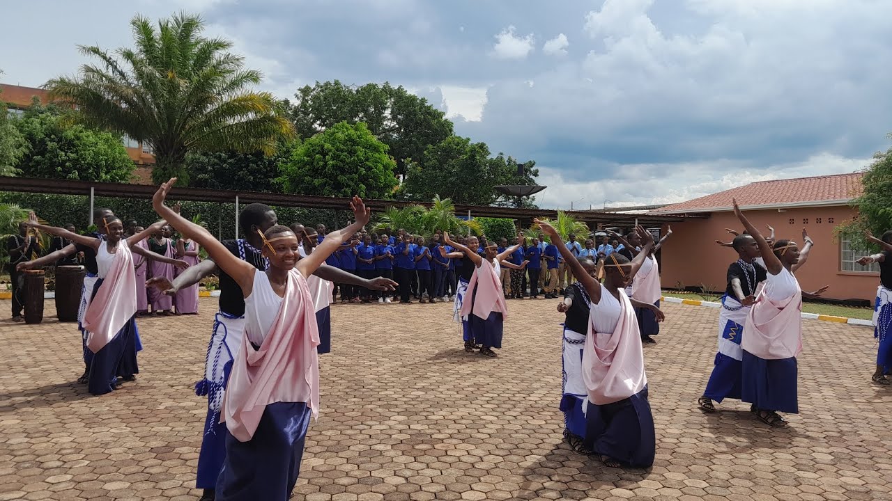 Imbyino itorero rya GS Kabare ryakirije Musenyeri - YouTube