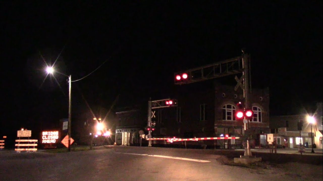 CSX L415 w/ CSX 4027 at North Street/State Road 225 in Battle Ground ...