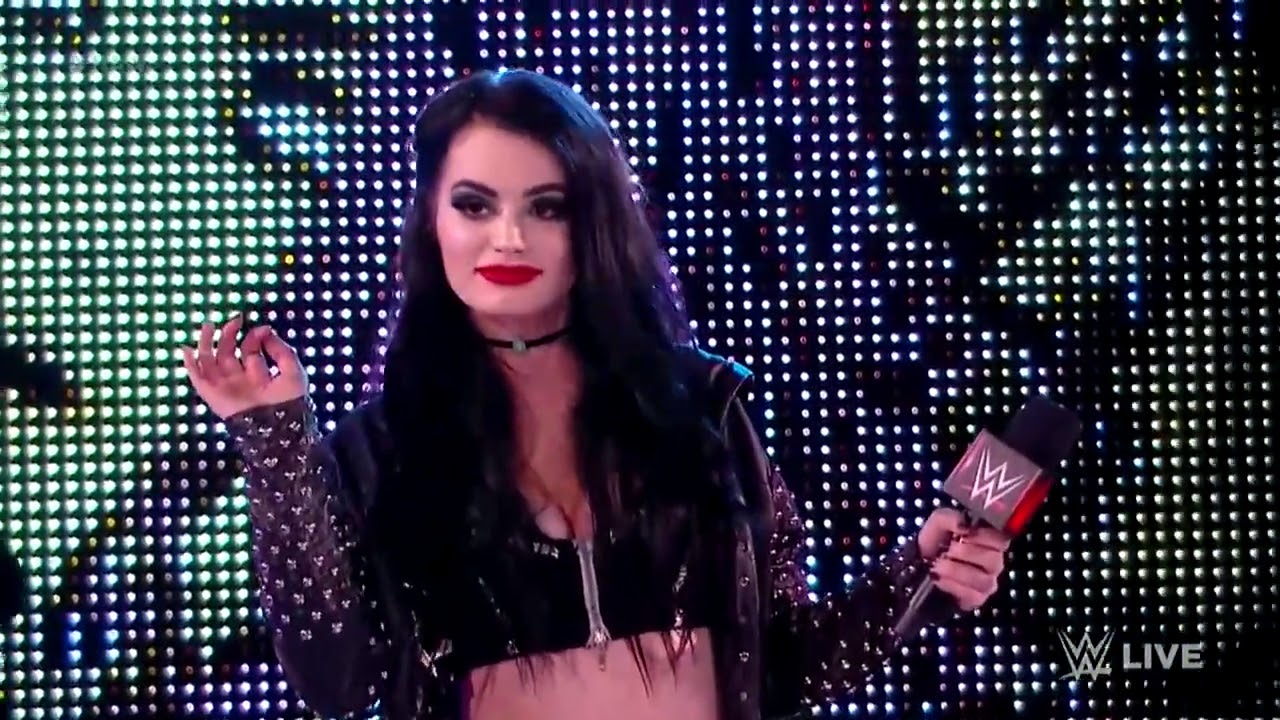 OMG! Paige RETURNS to RAW 04/24/18 | HD - YouTube