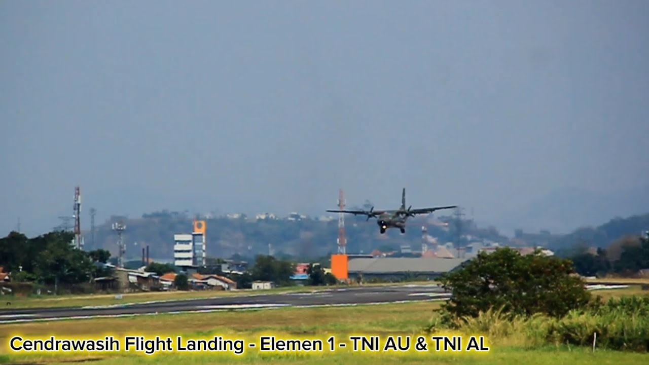 Spotting Pesawat HUT TNI ke 78! Landing Pesawat Terbang di Bandara ...