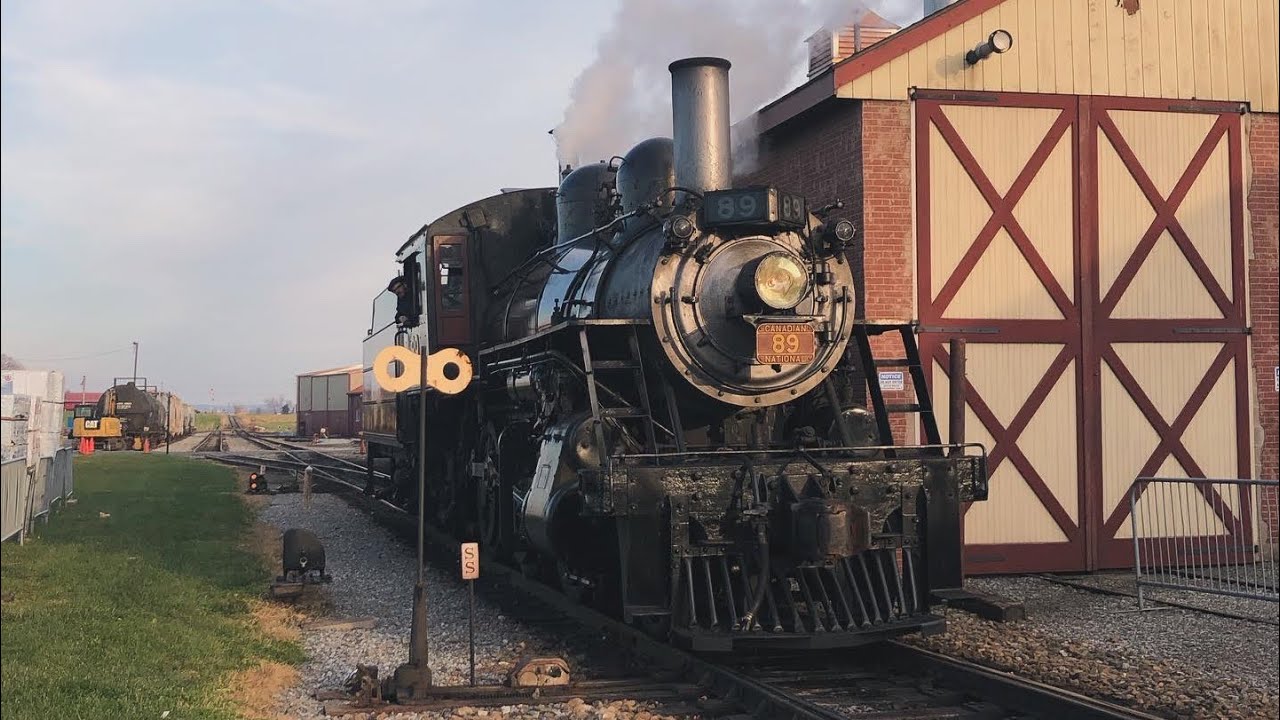 Canadian National 89 coming back from the 3:00 train low view - YouTube