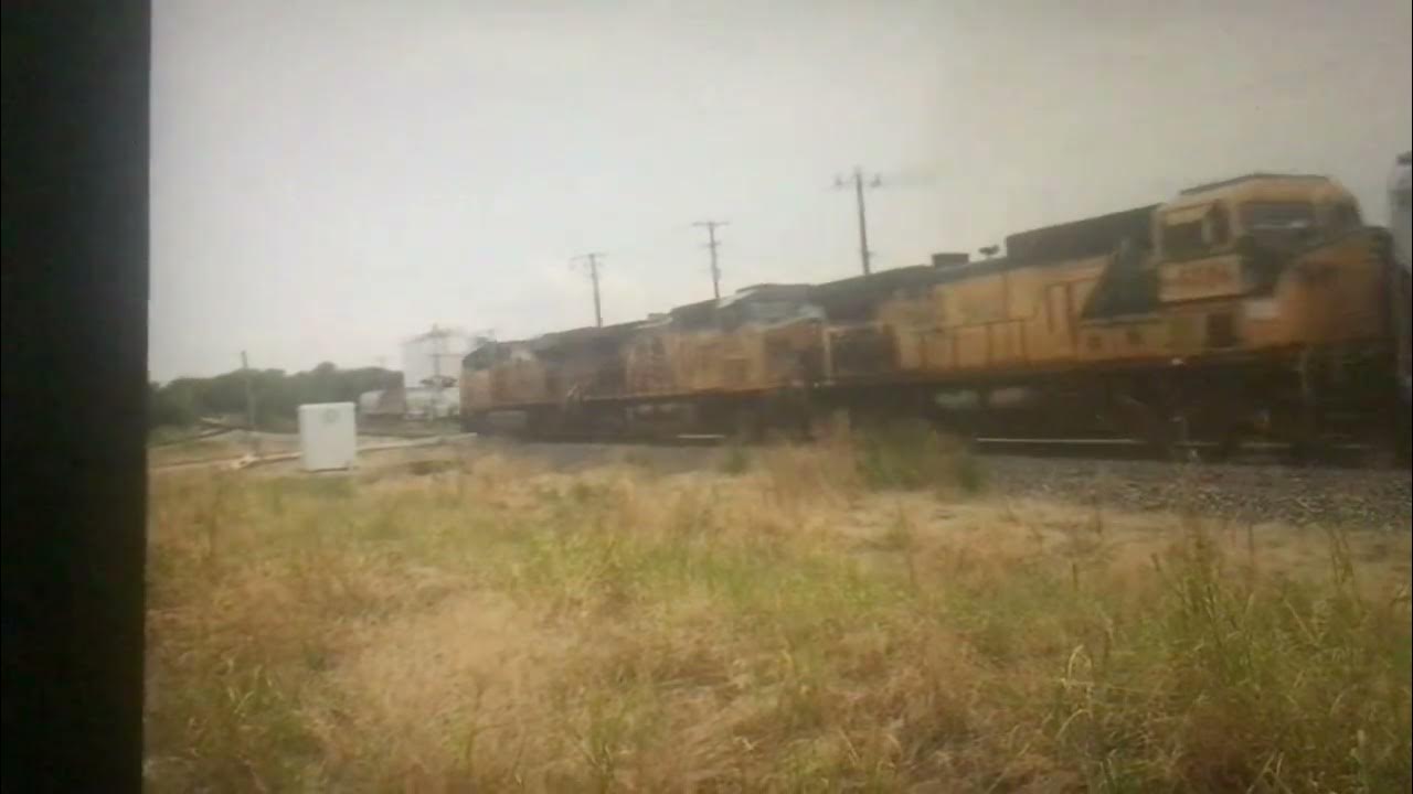 UP 7897 SB GEVO With UP 6706 Ex-CNW Power Leads Manifest Mansfield,Tx - YouTube