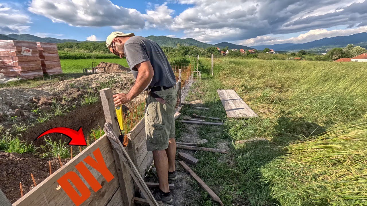 Salovanje temelja - Foundation preparation for concreting - YouTube
