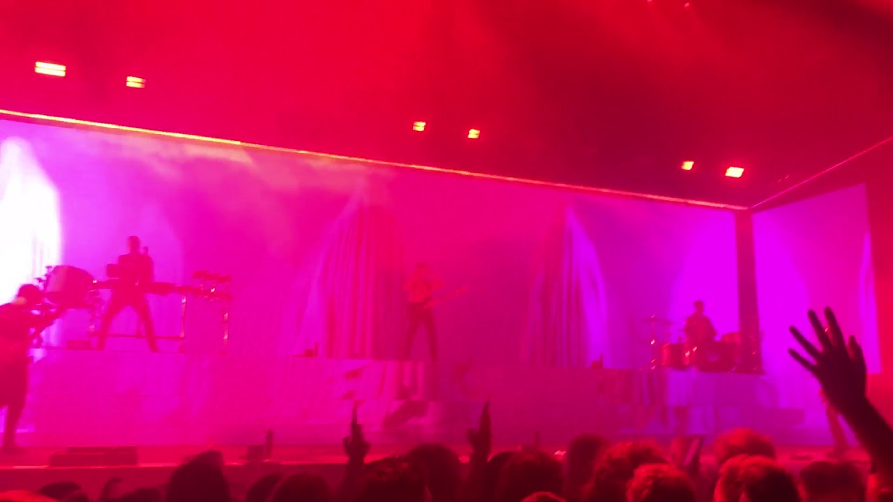 Bring Me The Horizon - Throne (Live) - YouTube