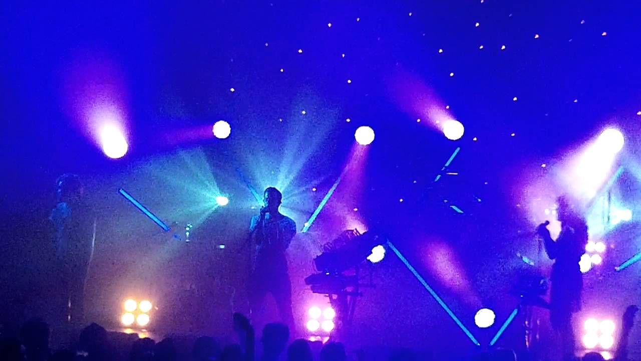 M83 - Midnight City (Live in Buffalo, May 7, 2012) - YouTube