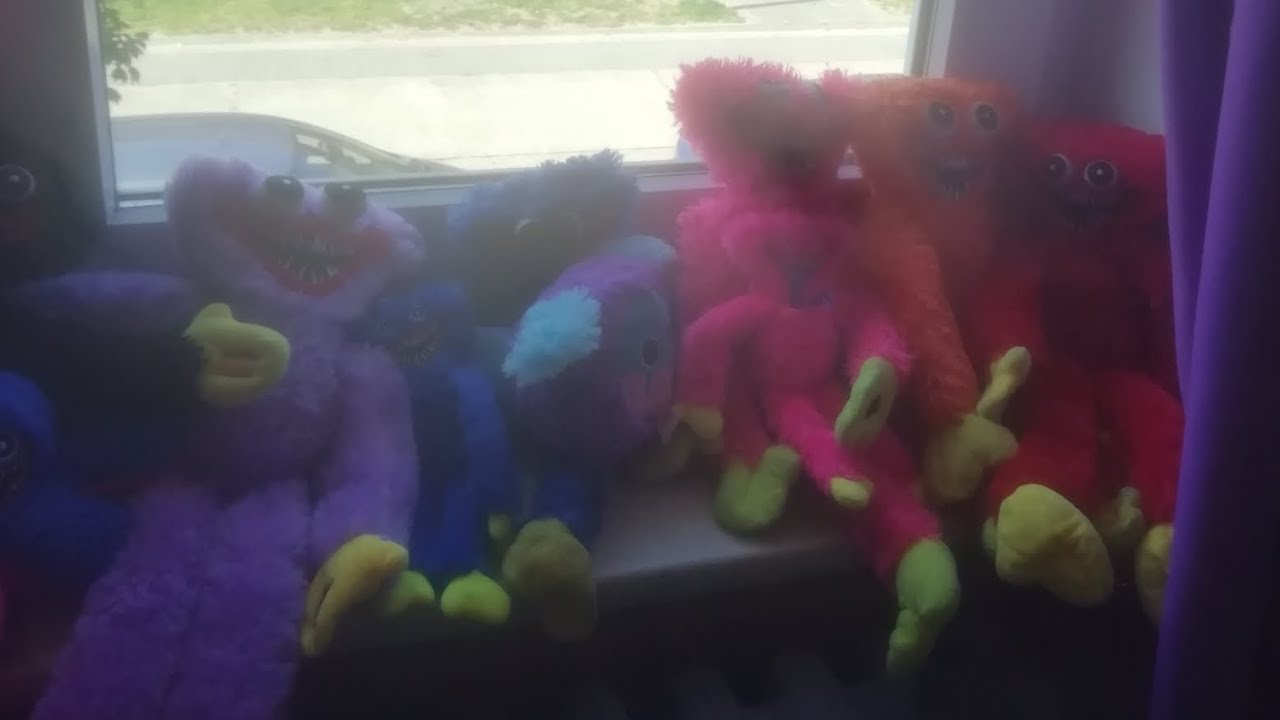 Reviewing the poppy playtime drawer( many plushie's) - YouTube