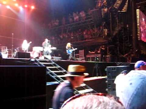 Bruce Springsteen & The E Street Band - 10th Avenue Freeze-Out Bonnaroo ...