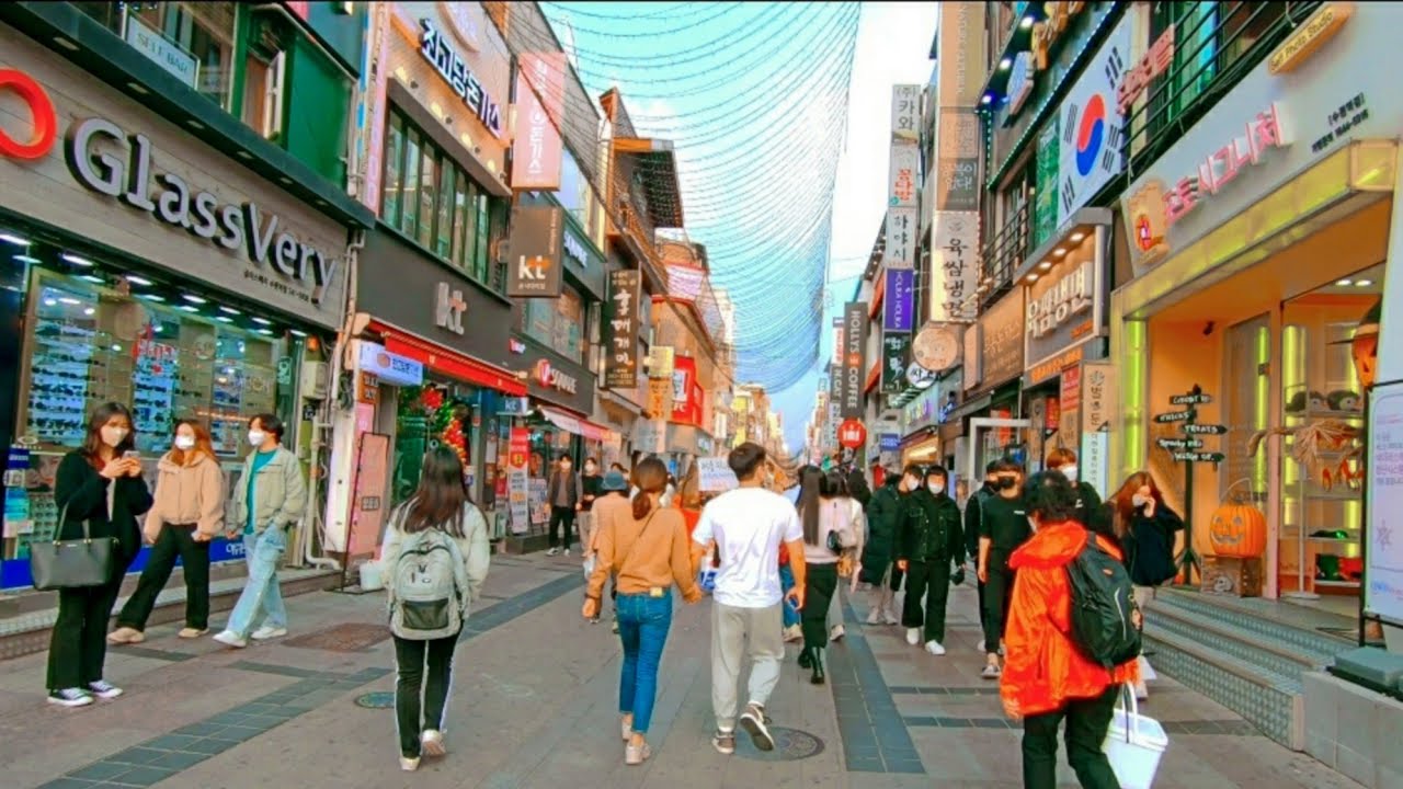 Walking at Suwon Street Food | 수원 길거리 음식. - YouTube