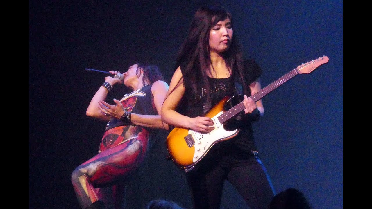 Paradise Kitty (Guns N Roses all female tribute band) 'Mama Kin' in ...