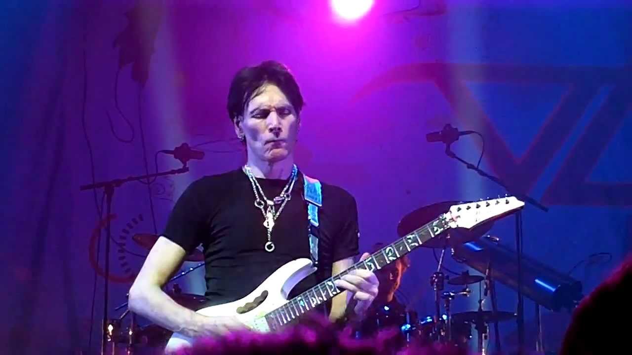 Steve Vai - Public Improvisation Live in Paris Olympia - YouTube