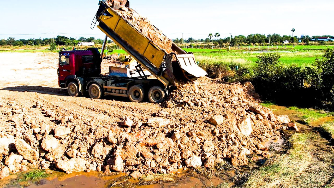 Land clearing project Skill Dozer Komatsu D60 Soil into Water By 25Ton ...