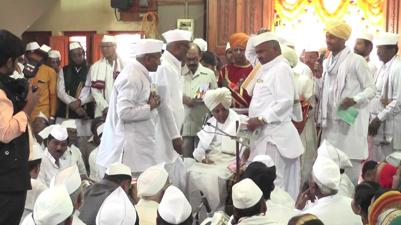 BABA MAHARAJ SATARKAR KIRTAN - YouTube
