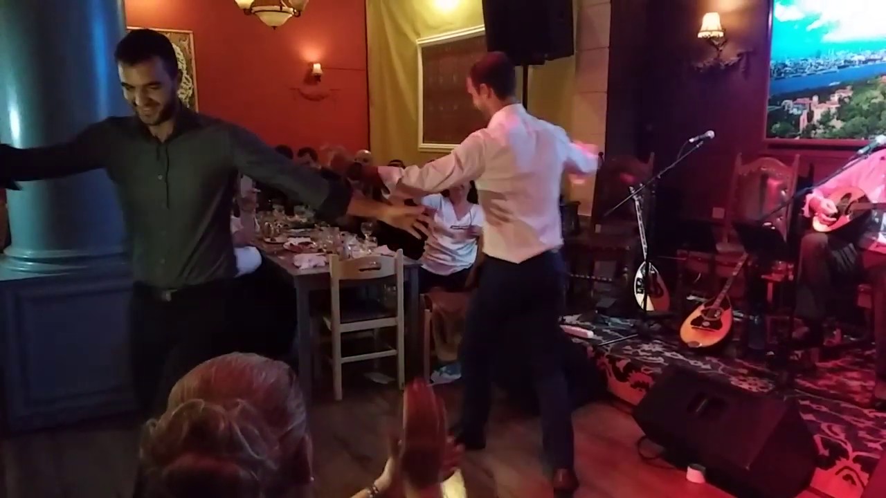 Συ μ' έκανες να περπατώ (Κ. Σκαρβέλης) - YouTube