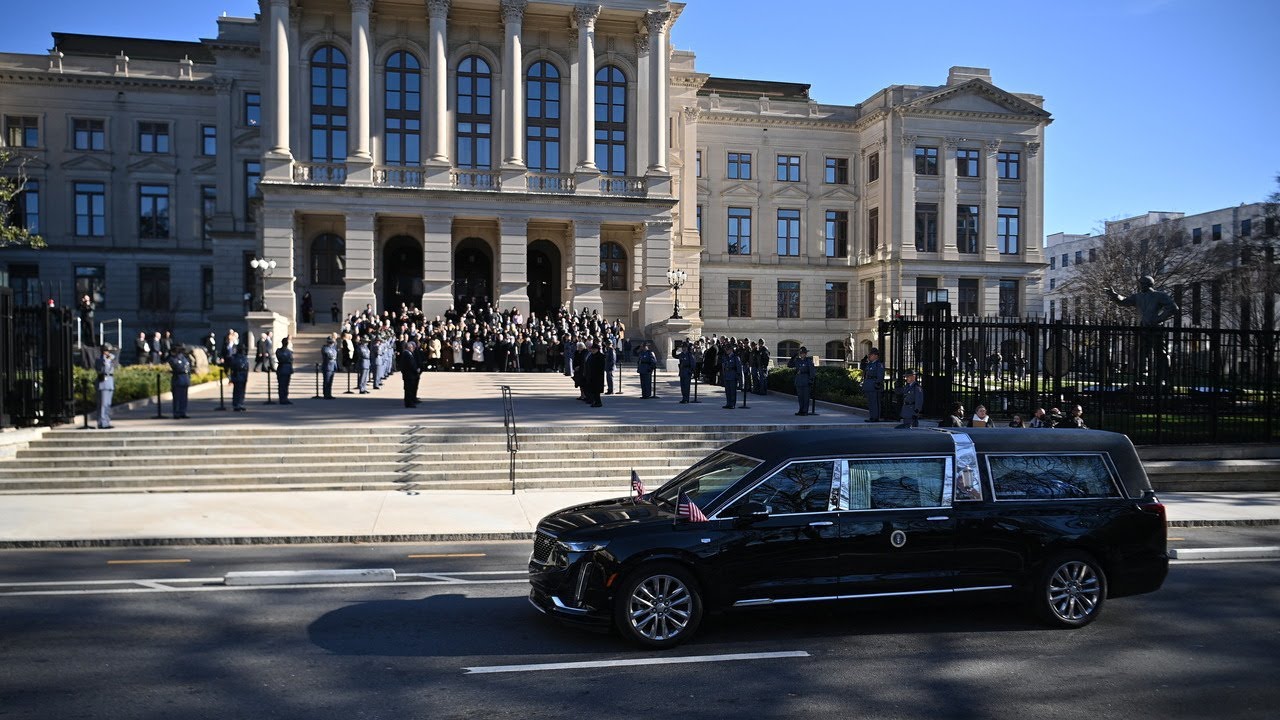 Jimmy Carter's hearse, motorcade arrive at Georgia State Capitol for ...