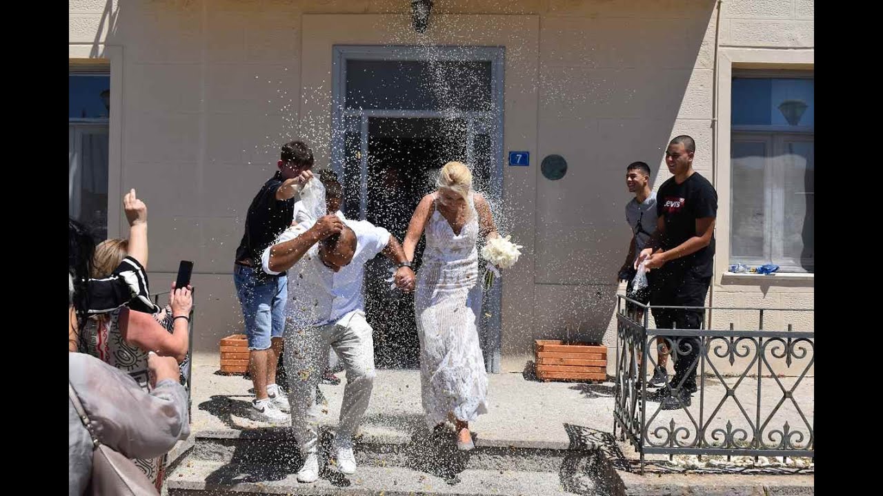 Ο Γάμος της χρονιάς στη Λήμνο, τους πετούσαν ρύζι, μακαρονάκι κοφτό και ...