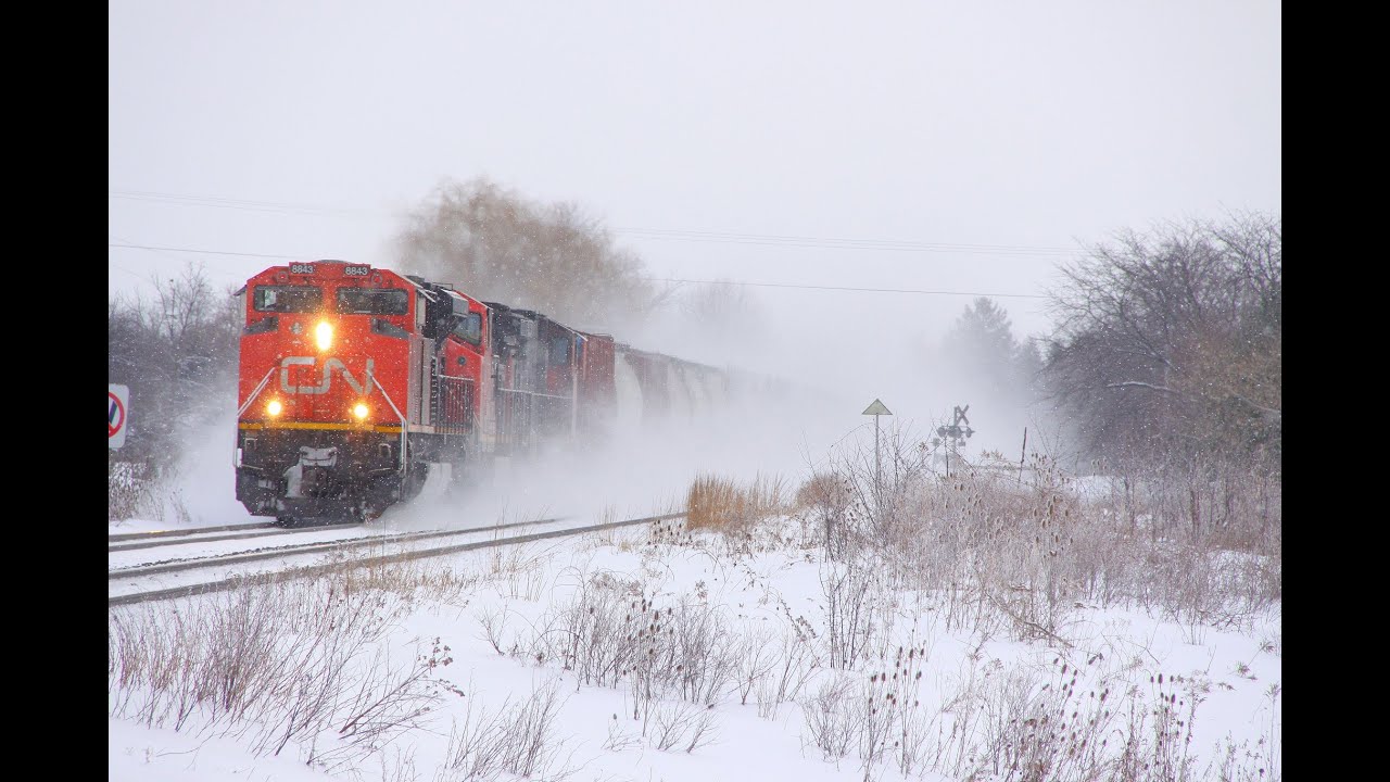 CN8843 + CN2516 & CN5662 pass Oxbow Drive, Strathroy Sub 30/01/11 - YouTube