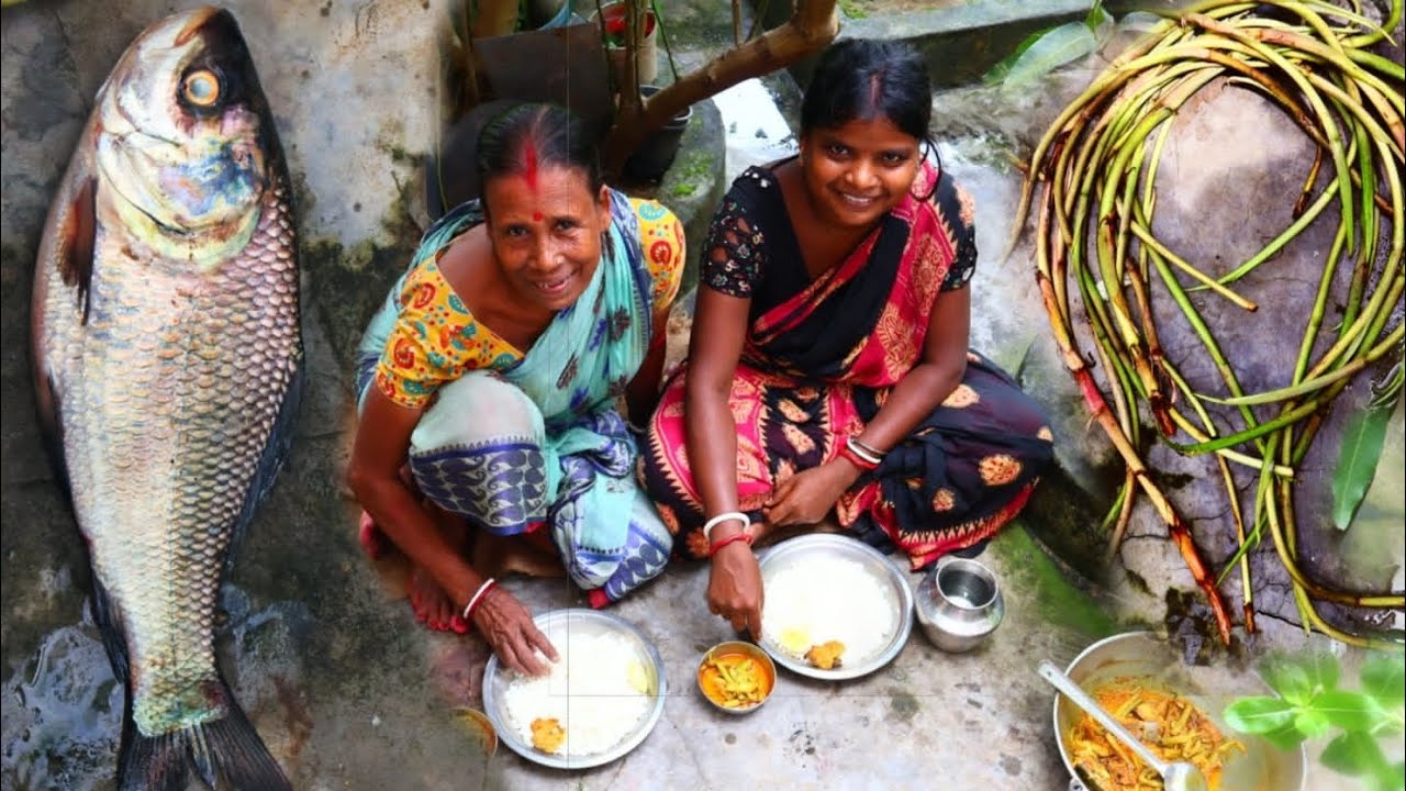 1.5 kg Katla fish with Kochur loti cooking and eating by Santali ...