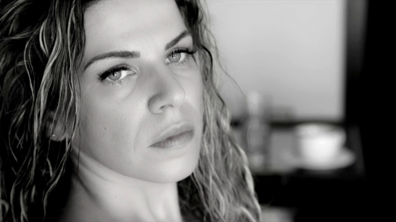 Βιολέτα Ίκαρη - Το Φλυτζάνι - Official Video Clip - YouTube