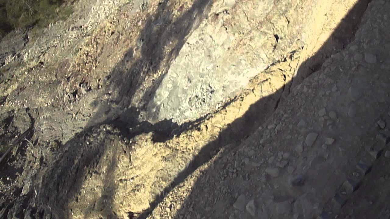 Estrada no Timor-Leste - YouTube