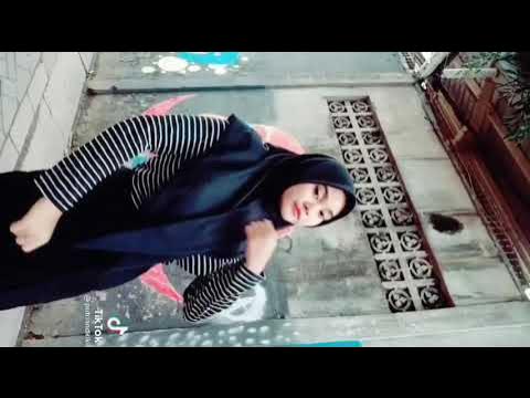Tiktok jilbab ketat gunung gede - YouTube