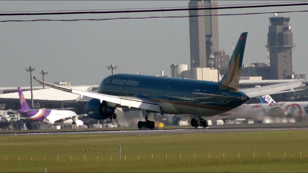 Vietnam Airlines B787 VN-A365/VN-A366 landing & takeoff @Narita Airport ...