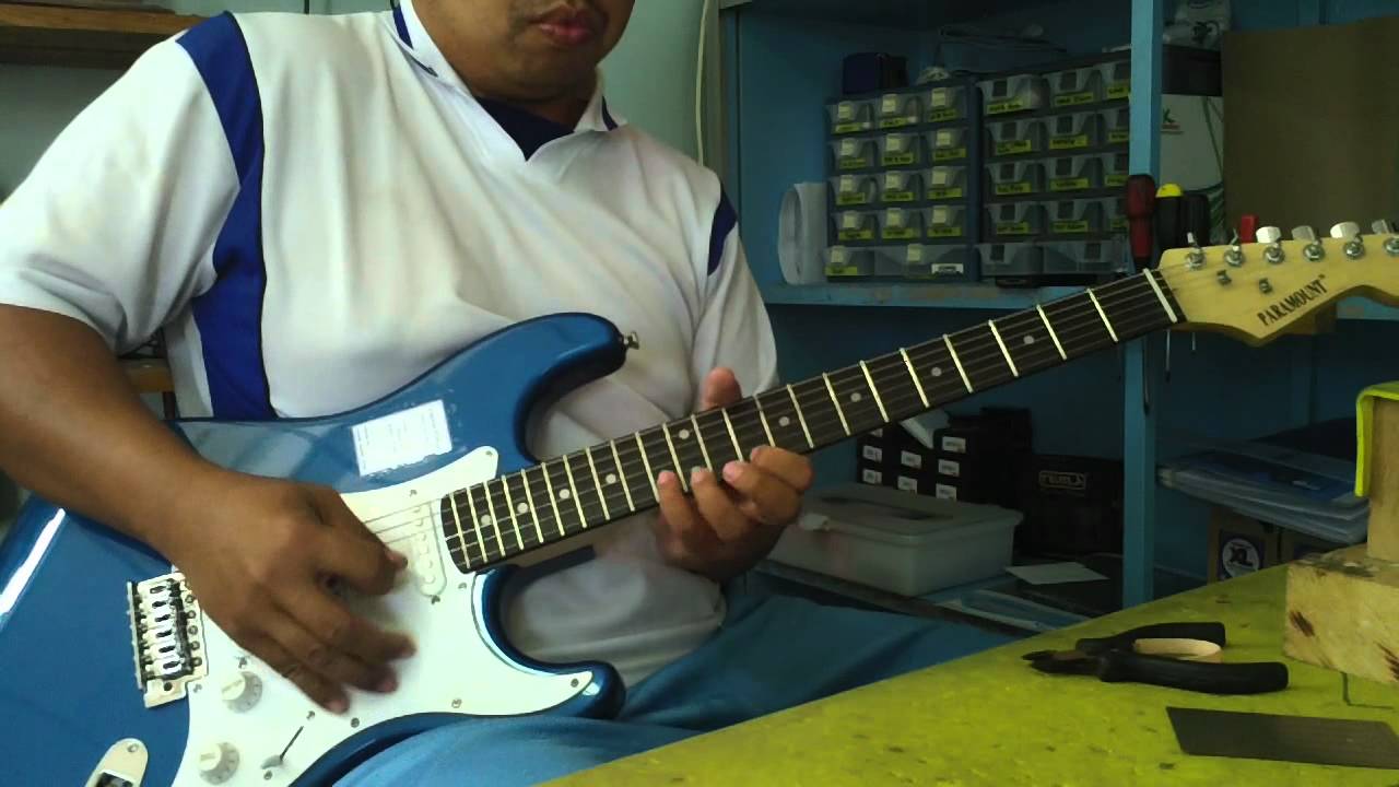 Test Paramount Guitar - YouTube
