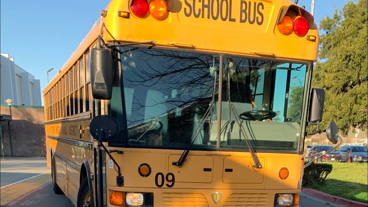 Bus 9 morning pass by - YouTube