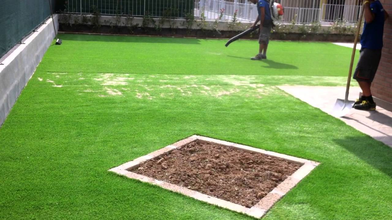 Bellissimo giardino e prato in erba sintetica - synthetic grass - YouTube