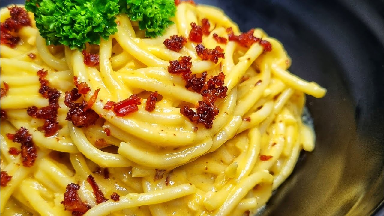 Salted Egg Pasta / Salted Egg Carbonara - YouTube