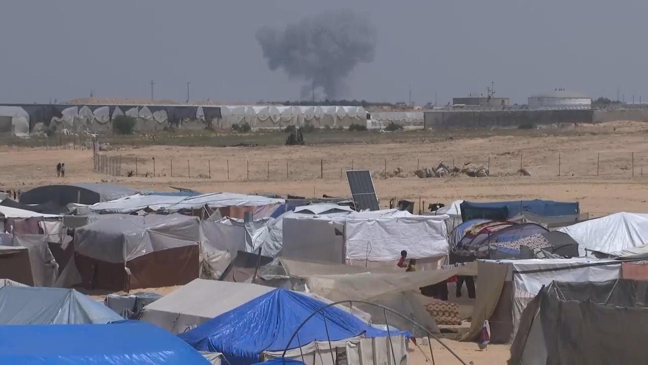 Smoke visible from camp in Muwasi in direction of Khan Younis in ...