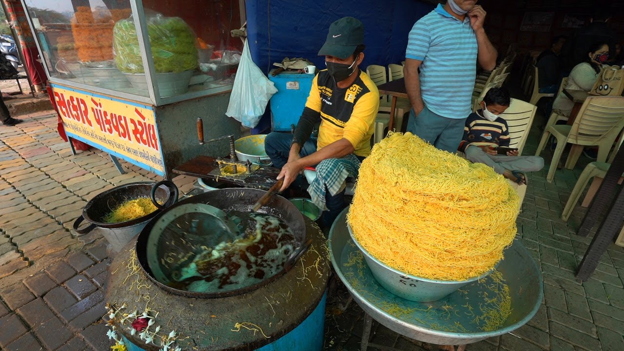 Ponk Making : Surat City | 100 Years Old Traditional Ponk | Ponk Vada ...