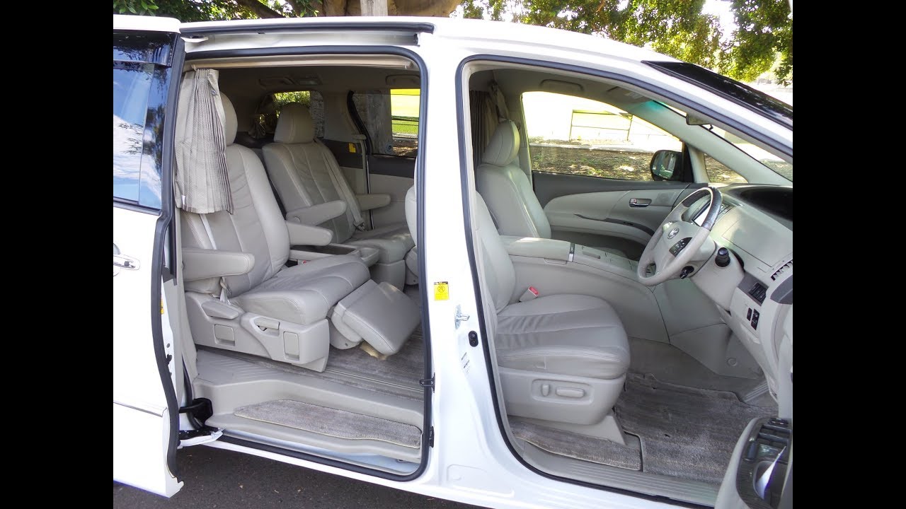Toyota Estima Hybrid Interior