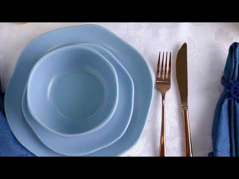 Mesa con estilo: Vajilla Azul Concreto + Vasos de lata | Vajillas Corona